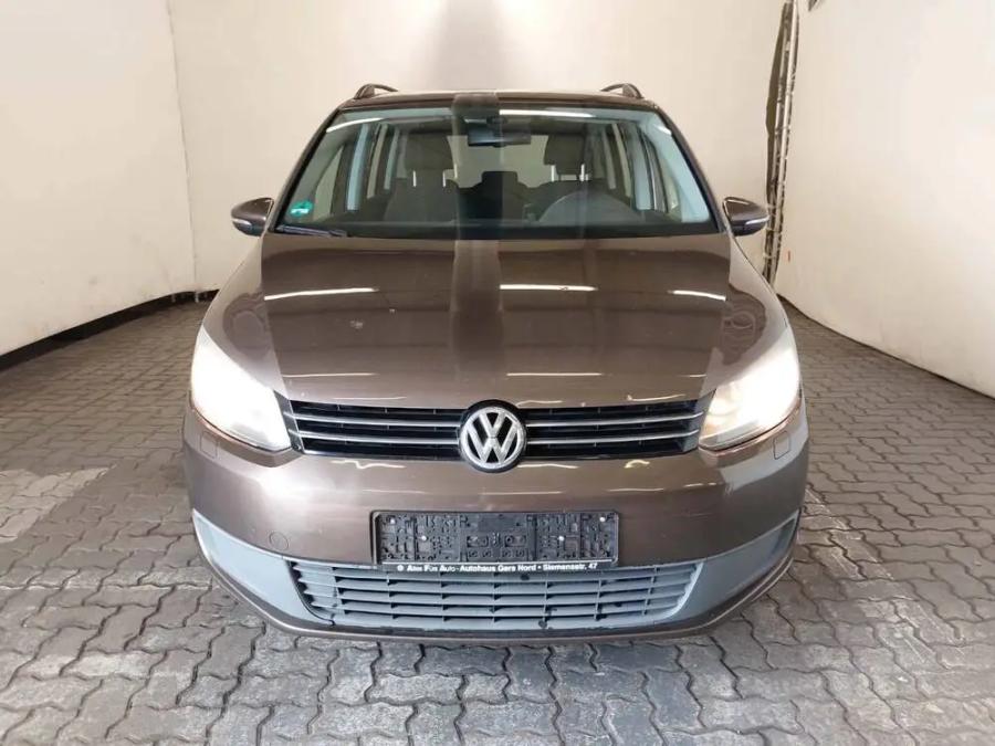Brown Volkswagen Touran 2011 in Limbazi, with an engine capacity of 1.40 L and mileage of 280 thousand km for 5750 €, photo 3 on AUTOMOTO.COM.LV