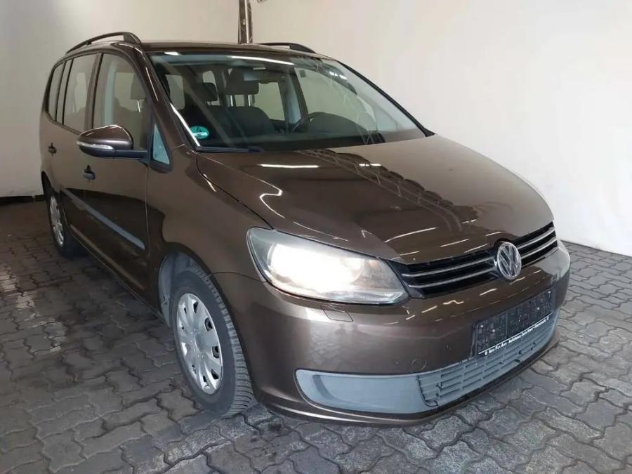 Brown Volkswagen Touran 2011 in Limbazi, with an engine capacity of 1.40 L and mileage of 280 thousand km for 5750 €, photo 4 on AUTOMOTO.COM.LV