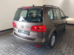 Brown Volkswagen Touran 2011 in Limbazi, with an engine capacity of 1.40 L and mileage of 280 thousand km for 5750 €, photo 5 on AUTOMOTO.COM.LV