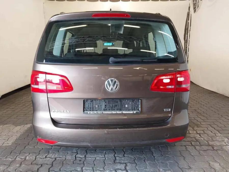 Brown Volkswagen Touran 2011 in Limbazi, with an engine capacity of 1.40 L and mileage of 280 thousand km for 5750 €, photo 6 on AUTOMOTO.COM.LV
