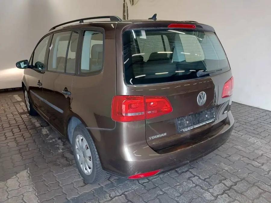 Brown Volkswagen Touran 2011 in Limbazi, with an engine capacity of 1.40 L and mileage of 280 thousand km for 5750 €, photo 7 on AUTOMOTO.COM.LV