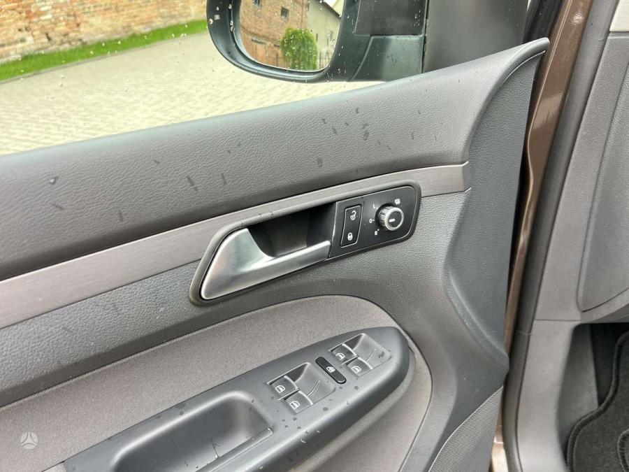 Brūns Volkswagen Touran 2011 Kėdainiai, ar dzinēja tilpumu 1.97 L un nobraukumu 256 tūkst. km par 6850 €, foto 23 vietnē AUTOMOTO.COM.LV