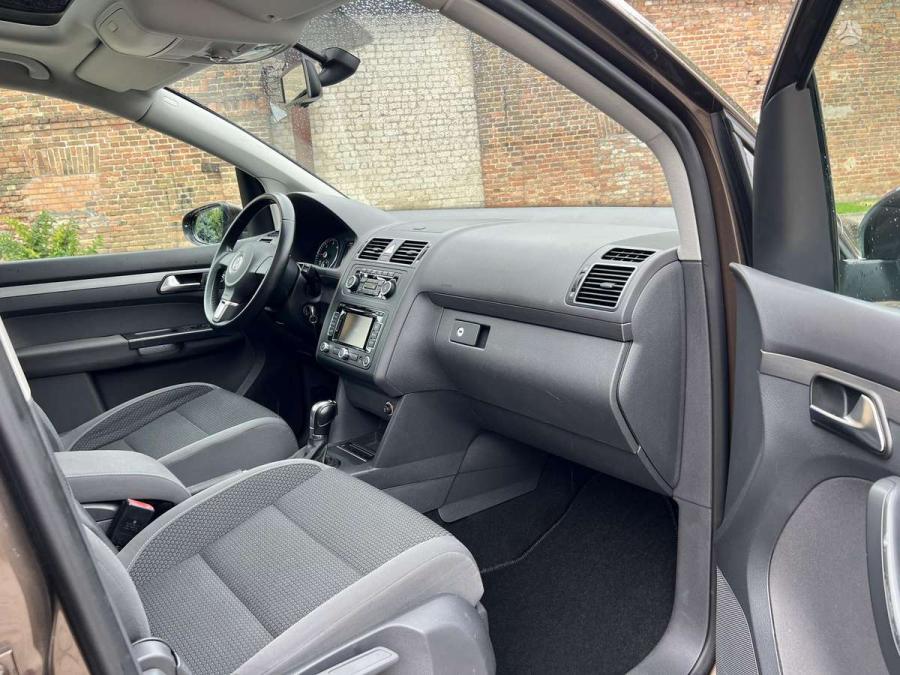 Brūns Volkswagen Touran 2011 Kėdainiai, ar dzinēja tilpumu 1.97 L un nobraukumu 256 tūkst. km par 6850 €, foto 28 vietnē AUTOMOTO.COM.LV