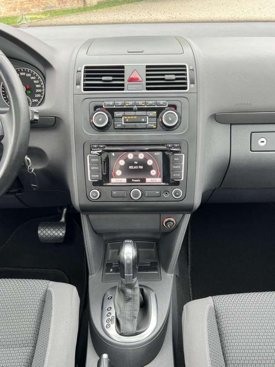 Brūns Volkswagen Touran 2011 Kėdainiai, ar dzinēja tilpumu 1.97 L un nobraukumu 256 tūkst. km par 6850 €, foto 32 vietnē AUTOMOTO.COM.LV