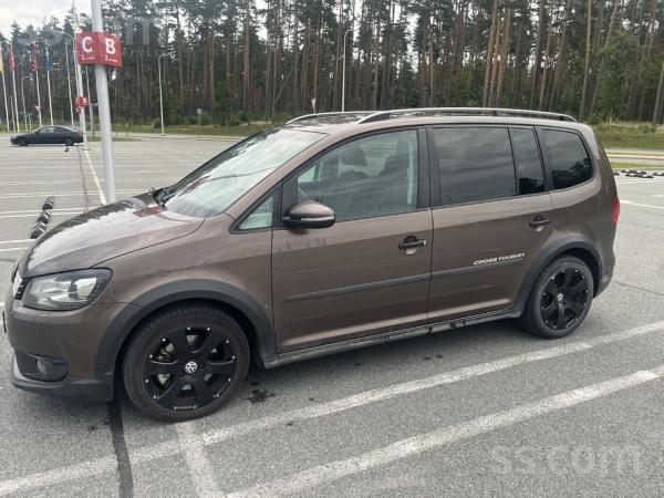 Brūns Volkswagen Touran 2011 Rīga, ar dzinēja tilpumu 2.00 L un nobraukumu 410 tūkst. km par 6500 €, foto 3 vietnē AUTOMOTO.COM.LV