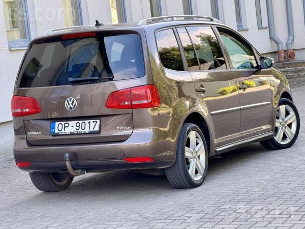 Brown Volkswagen Touran 2011 in Jelgava, with an engine capacity of 2.00 L and mileage of 293 thousand km for 5700 €, photo 4 on AUTOMOTO.COM.LV