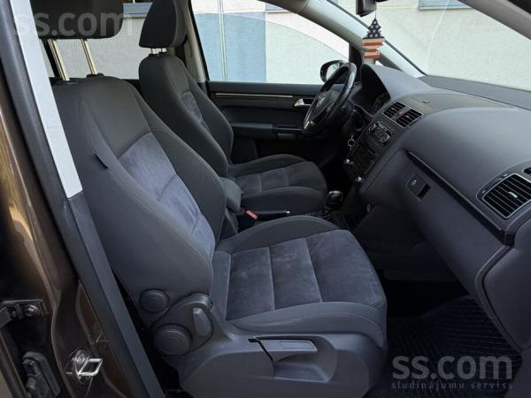Brown Volkswagen Touran 2011 in Jelgava, with an engine capacity of 2.00 L and mileage of 293 thousand km for 5700 €, photo 8 on AUTOMOTO.COM.LV