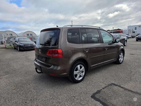 Brūns Volkswagen Touran 2011 Marijampole, ar dzinēja tilpumu 1.39 L un nobraukumu 282 tūkst. km par 4750 €, foto 4 vietnē AUTOMOTO.COM.LV