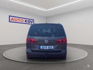 Brown Volkswagen Touran 2011 in Vilnius, with an engine capacity of 1.60 L and mileage of 293 thousand km for 5999 €, photo 5 on AUTOMOTO.COM.LV