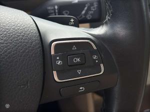 Brown Volkswagen Touran 2011 in Vilnius, with an engine capacity of 1.60 L and mileage of 293 thousand km for 5999 €, photo 20 on AUTOMOTO.COM.LV