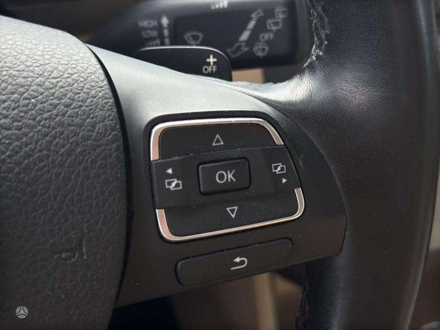 Brown Volkswagen Touran 2011 in Vilnius, with an engine capacity of 1.60 L and mileage of 293 thousand km for 5999 €, photo 20 on AUTOMOTO.COM.LV