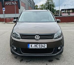 Brown Volkswagen Touran 2011 in Telschi, with an engine capacity of 2.00 L and mileage of 296 thousand km for 6900 €, photo 4 on AUTOMOTO.COM.LV