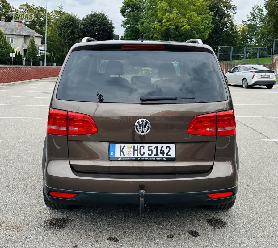Brown Volkswagen Touran 2011 in Telschi, with an engine capacity of 2.00 L and mileage of 296 thousand km for 6900 €, photo 5 on AUTOMOTO.COM.LV
