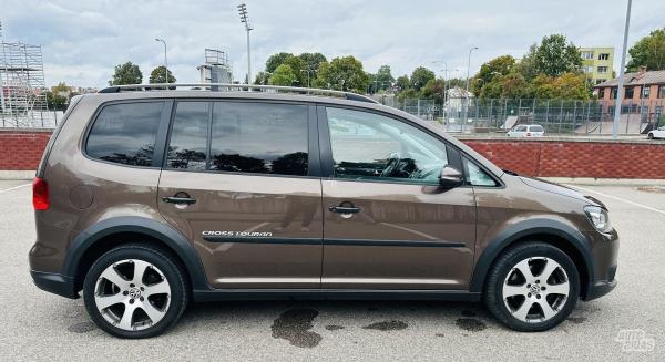 Volkswagen Touran 2011 in Telschi on AUTOMOTO.COM.LV Brown Volkswagen Touran 2011 in Telschi, with an engine capacity of 2.00 L and mileage of 296 thousand km for 6900 €, photo 8 on AUTOMOTO.COM.LV