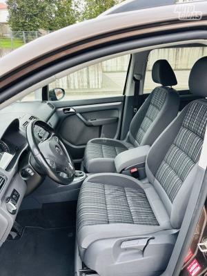 Brown Volkswagen Touran 2011 in Telschi, with an engine capacity of 2.00 L and mileage of 296 thousand km for 6900 €, photo 12 on AUTOMOTO.COM.LV