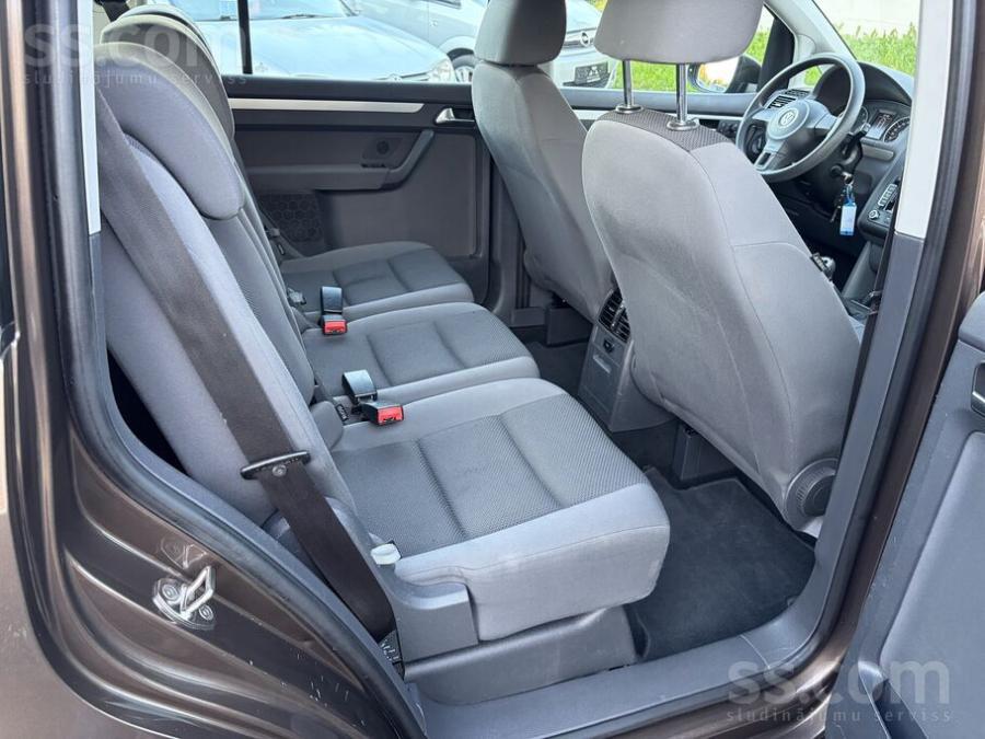 Brown Volkswagen Touran 2011 in Limbazi, with an engine capacity of 1.40 L and mileage of 280 thousand km for 5750 €, photo 13 on AUTOMOTO.COM.LV