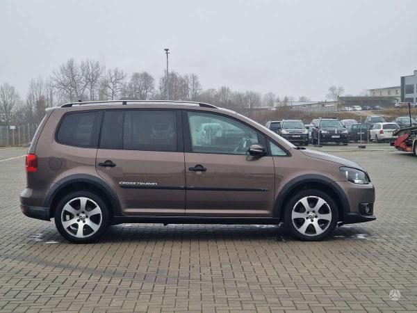 Brown Volkswagen Touran 2012 in Taurage, with an engine capacity of 1.60 L and mileage of 289 thousand km for 5990 €, photo 6 on AUTOMOTO.COM.LV
