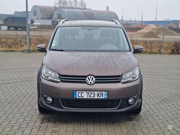 Brown Volkswagen Touran 2012 in Taurage, with an engine capacity of 1.60 L and mileage of 289 thousand km for 5990 €, photo 8 on AUTOMOTO.COM.LV