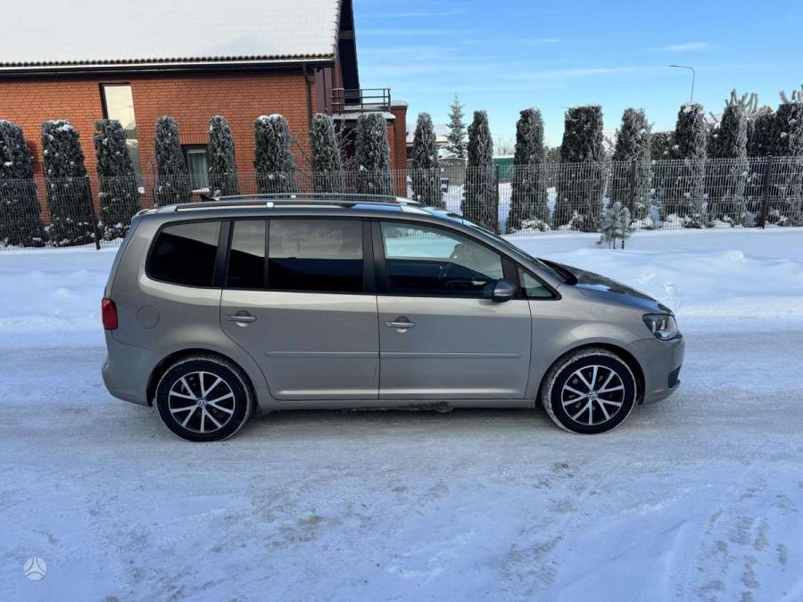 Brūns Volkswagen Touran 2012 Klaipėda, ar dzinēja tilpumu 1.60 L un nobraukumu 332 tūkst. km par 4550 €, foto 4 vietnē AUTOMOTO.COM.LV