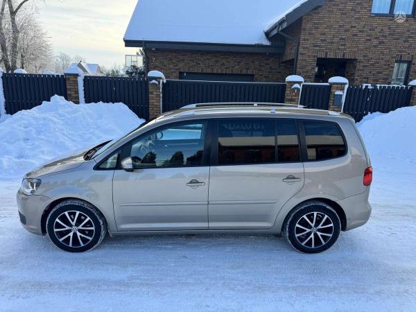 Brown Volkswagen Touran 2012 in Klaipeda, with an engine capacity of 1.60 L and mileage of 332 thousand km for 4700 €, photo 8 on AUTOMOTO.COM.LV
