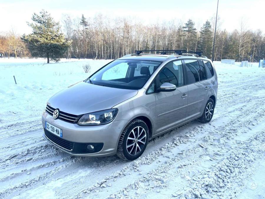 Brown Volkswagen Touran 2012 in Kaunas, with an engine capacity of 1.60 L and mileage of 275 thousand km for 5850 €, photo 3 on AUTOMOTO.COM.LV