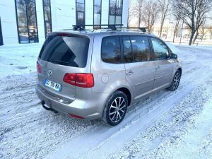 Brown Volkswagen Touran 2012 in Kaunas, with an engine capacity of 1.60 L and mileage of 275 thousand km for 5850 €, photo 7 on AUTOMOTO.COM.LV