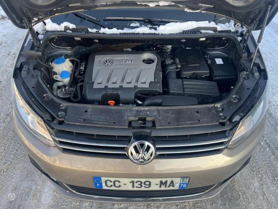 Brown Volkswagen Touran 2012 in Kaunas, with an engine capacity of 1.60 L and mileage of 275 thousand km for 5850 €, photo 25 on AUTOMOTO.COM.LV