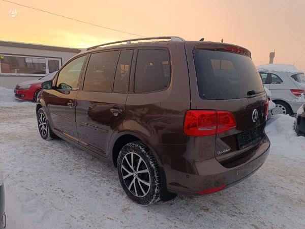 Brown Volkswagen Touran 2012 in Kretinga, with an engine capacity of 1.39 L and mileage of 183 thousand km for 6650 €, photo 4 on AUTOMOTO.COM.LV