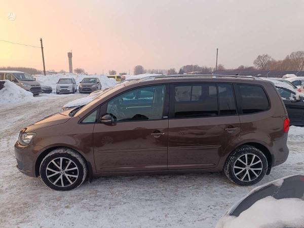 Brown Volkswagen Touran 2012 in Kretinga, with an engine capacity of 1.39 L and mileage of 183 thousand km for 6650 €, photo 7 on AUTOMOTO.COM.LV