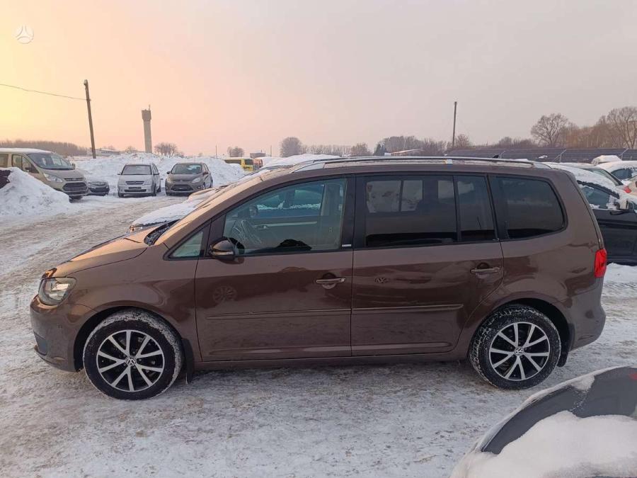 Brown Volkswagen Touran 2012 in Kretinga, with an engine capacity of 1.39 L and mileage of 183 thousand km for 6650 €, photo 7 on AUTOMOTO.COM.LV
