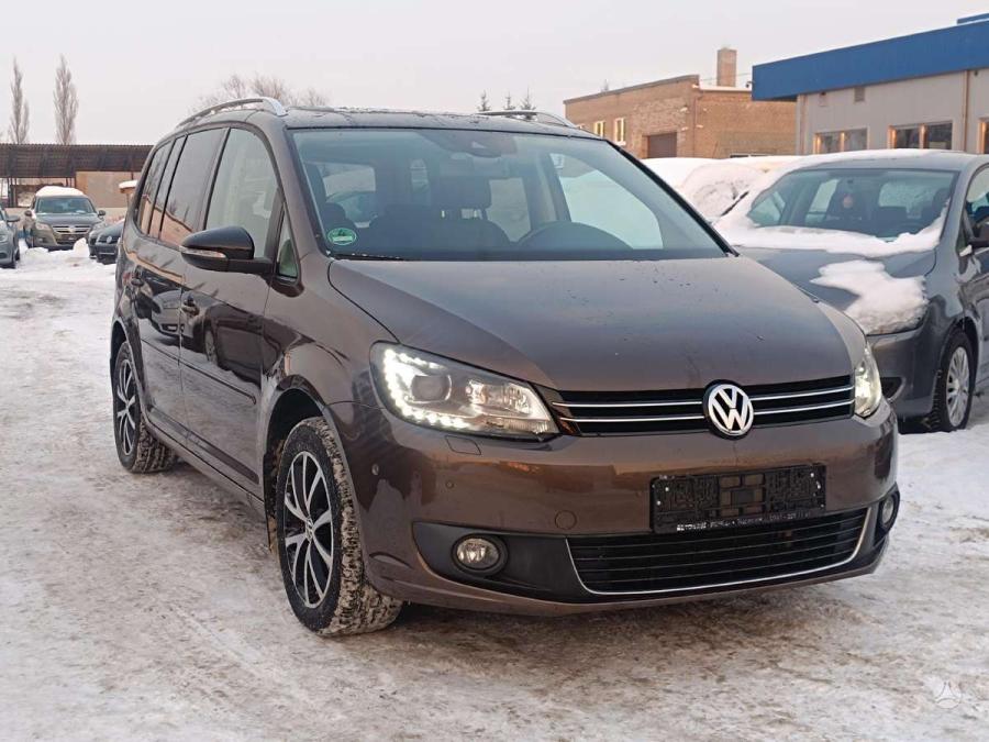 Brown Volkswagen Touran 2012 in Kretinga, with an engine capacity of 1.39 L and mileage of 183 thousand km for 6650 €, photo 10 on AUTOMOTO.COM.LV