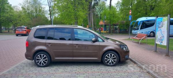 Brūns Volkswagen Touran 2012 Ventspils, ar dzinēja tilpumu 1.60 L un nobraukumu 238 tūkst. km par 5850 €, foto 1 vietnē AUTOMOTO.COM.LV