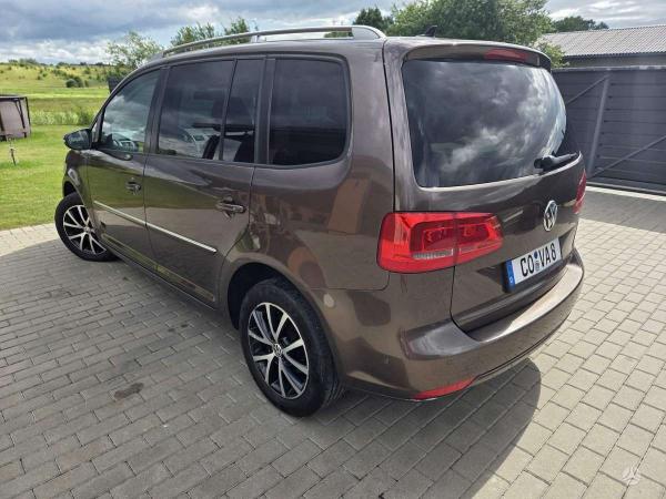 Brown Volkswagen Touran 2012 in Kaisiadorys, with an engine capacity of 1.97 L and mileage of 241 thousand km for 5650 €, photo 5 on AUTOMOTO.COM.LV