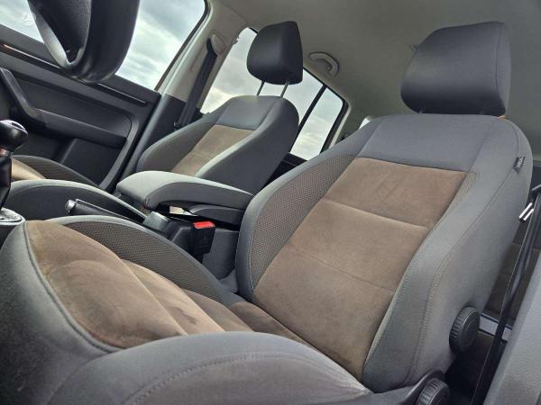 Brown Volkswagen Touran 2012 in Kaisiadorys, with an engine capacity of 1.97 L and mileage of 241 thousand km for 5650 €, photo 10 on AUTOMOTO.COM.LV