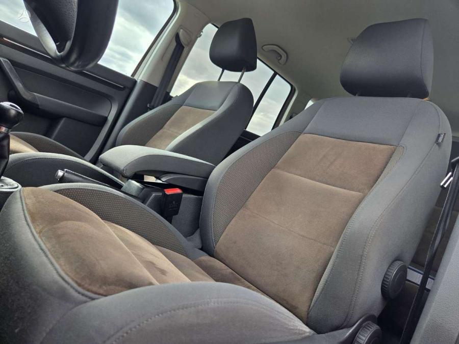 Brūns Volkswagen Touran 2012 Kaišiadorys, ar dzinēja tilpumu 1.97 L un nobraukumu 241 tūkst. km par 5650 €, foto 11 vietnē AUTOMOTO.COM.LV
