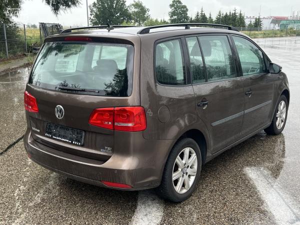 Brown Volkswagen Touran 2012 in Marijampole, with an engine capacity of 1.20 L and mileage of 202 thousand km for 4850 €, photo 5 on AUTOMOTO.COM.LV