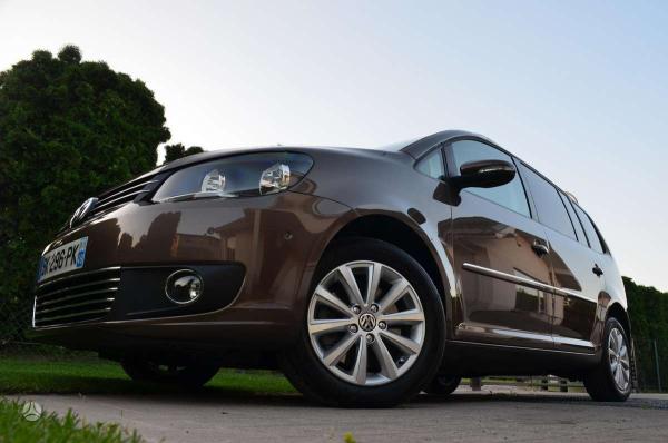 Brown Volkswagen Touran 2012 in Kaunas, with an engine capacity of 2.00 L and mileage of 239 thousand km for 6450 €, photo 9 on AUTOMOTO.COM.LV