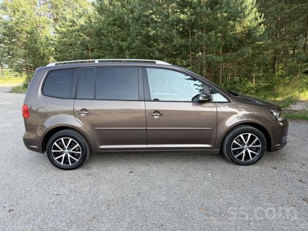 Brūns Volkswagen Touran 2012 Ogre, ar dzinēja tilpumu 2.00 L un nobraukumu 239 tūkst. km par 7999 €, foto 6 vietnē AUTOMOTO.COM.LV