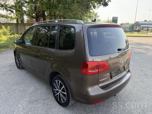 Brūns Volkswagen Touran 2012 Ogre, ar dzinēja tilpumu 2.00 L un nobraukumu 239 tūkst. km par 7999 €, foto 9 vietnē AUTOMOTO.COM.LV