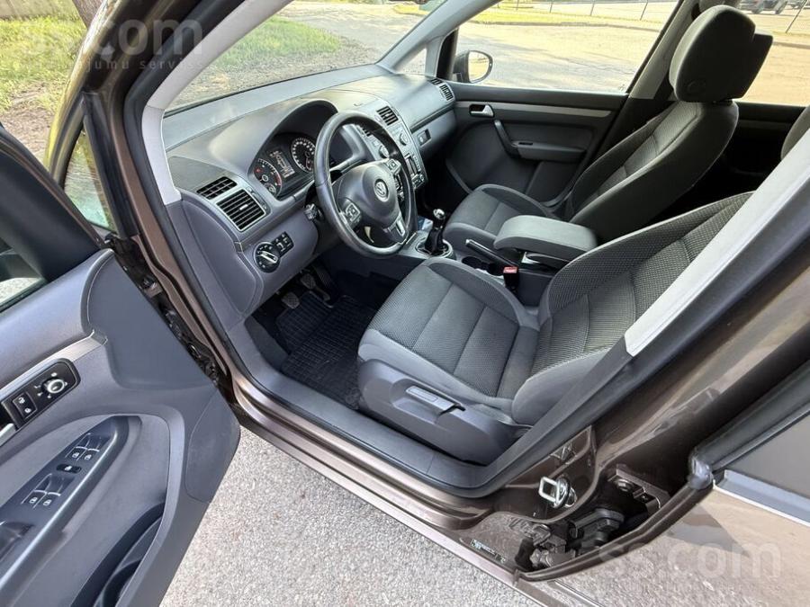 Brūns Volkswagen Touran 2012 Ogre, ar dzinēja tilpumu 2.00 L un nobraukumu 239 tūkst. km par 7999 €, foto 10 vietnē AUTOMOTO.COM.LV