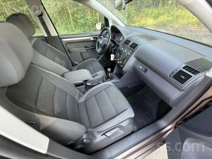 Brūns Volkswagen Touran 2012 Ogre, ar dzinēja tilpumu 2.00 L un nobraukumu 239 tūkst. km par 7999 €, foto 11 vietnē AUTOMOTO.COM.LV