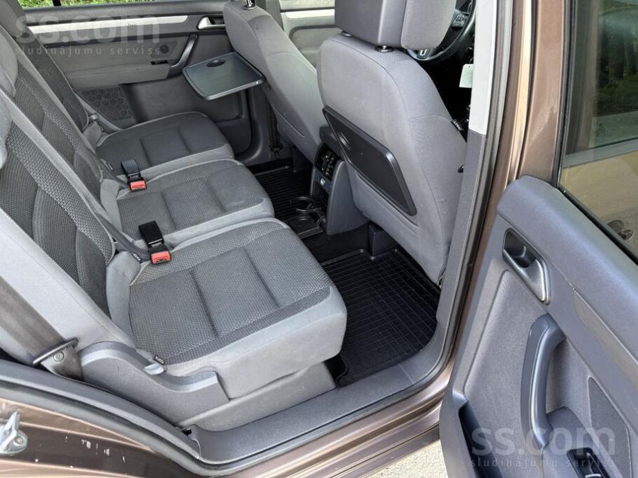 Brūns Volkswagen Touran 2012 Ogre, ar dzinēja tilpumu 2.00 L un nobraukumu 239 tūkst. km par 7999 €, foto 13 vietnē AUTOMOTO.COM.LV