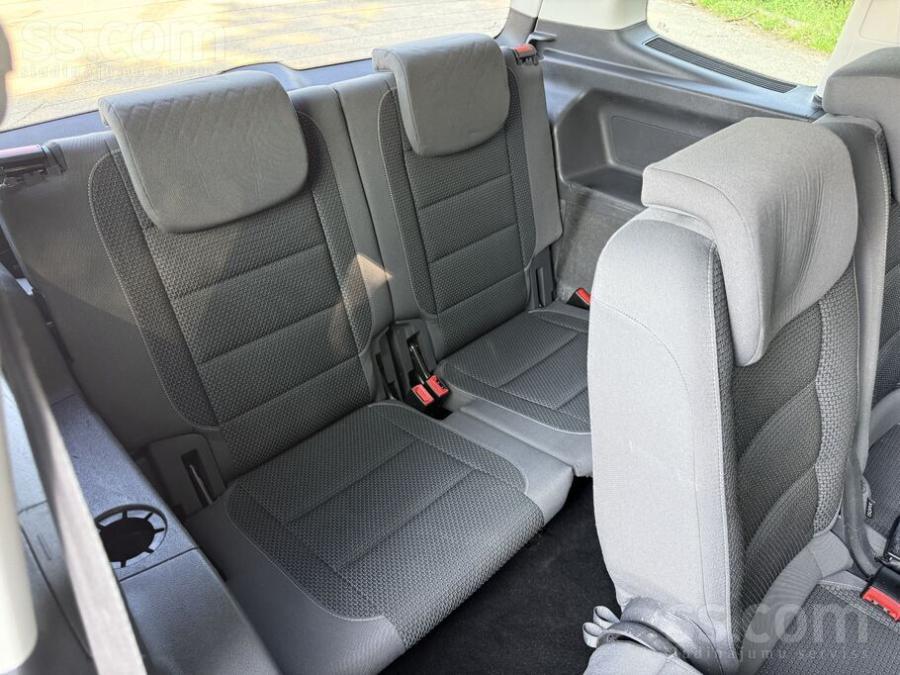 Brūns Volkswagen Touran 2012 Ogre, ar dzinēja tilpumu 2.00 L un nobraukumu 239 tūkst. km par 7999 €, foto 16 vietnē AUTOMOTO.COM.LV