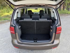 Brūns Volkswagen Touran 2012 Ogre, ar dzinēja tilpumu 2.00 L un nobraukumu 239 tūkst. km par 7999 €, foto 17 vietnē AUTOMOTO.COM.LV