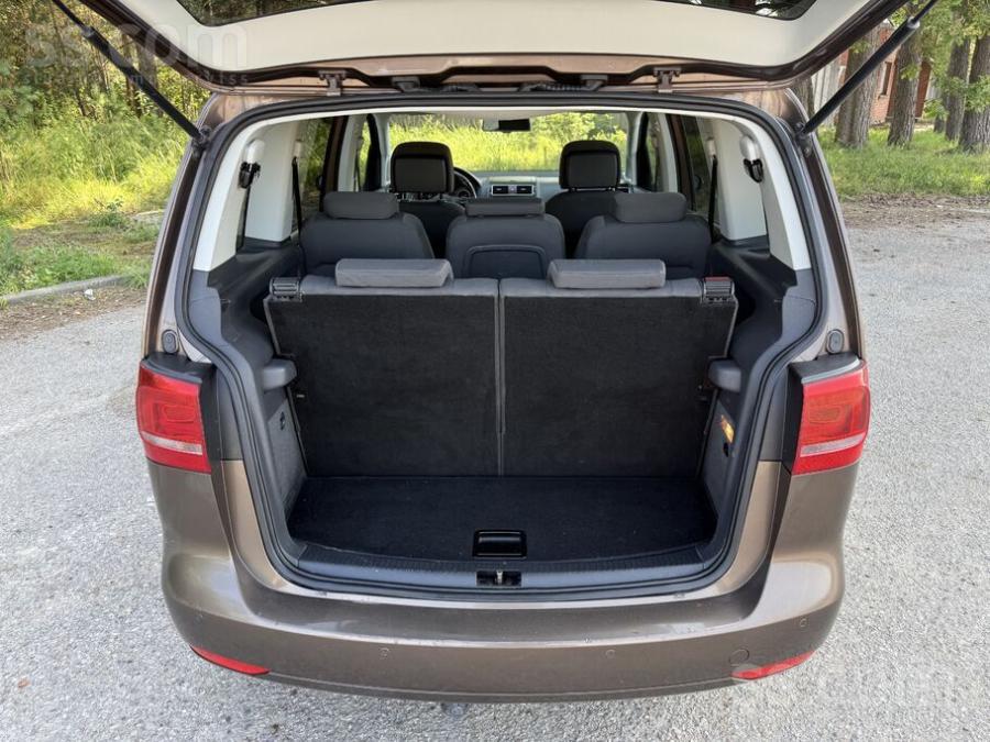 Brūns Volkswagen Touran 2012 Ogre, ar dzinēja tilpumu 2.00 L un nobraukumu 239 tūkst. km par 7999 €, foto 17 vietnē AUTOMOTO.COM.LV