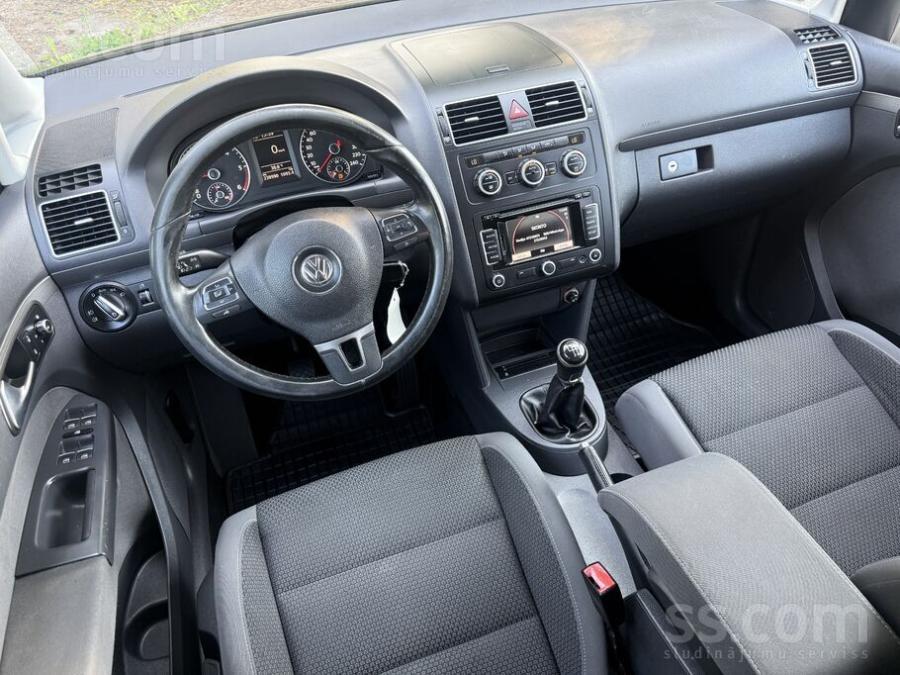 Brūns Volkswagen Touran 2012 Ogre, ar dzinēja tilpumu 2.00 L un nobraukumu 239 tūkst. km par 7999 €, foto 19 vietnē AUTOMOTO.COM.LV