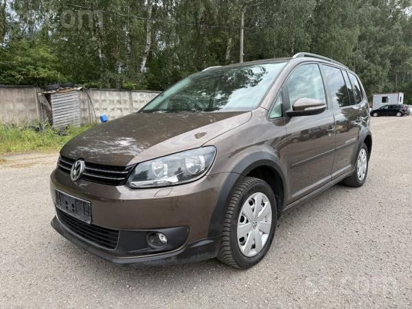 Brown Volkswagen Touran 2012 in Riga, with an engine capacity of 2.00 L and mileage of 280 thousand km for 7180 €, photo 1 on AUTOMOTO.COM.LV