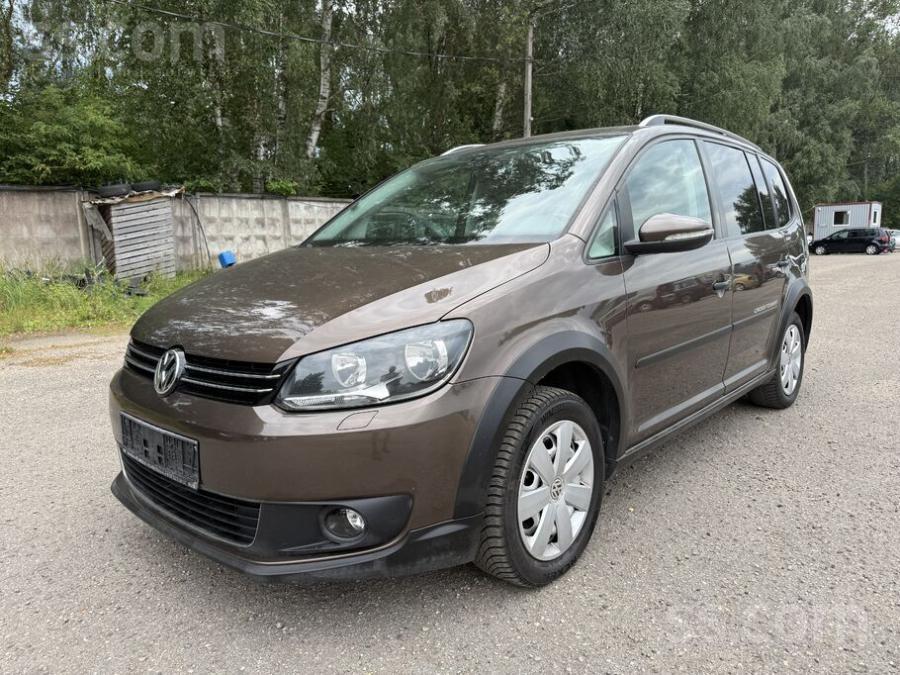 Brown Volkswagen Touran 2012 in Riga, with an engine capacity of 2.00 L and mileage of 280 thousand km for 7180 €, photo 1 on AUTOMOTO.COM.LV