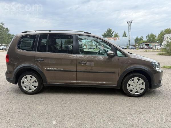 Brown Volkswagen Touran 2012 in Riga, with an engine capacity of 2.00 L and mileage of 280 thousand km for 7180 €, photo 7 on AUTOMOTO.COM.LV