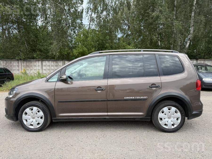 Brown Volkswagen Touran 2012 in Riga, with an engine capacity of 2.00 L and mileage of 280 thousand km for 7180 €, photo 9 on AUTOMOTO.COM.LV